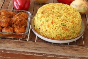Yellow rice with carrots and peas - A colorful, easy and tasty rice dish.